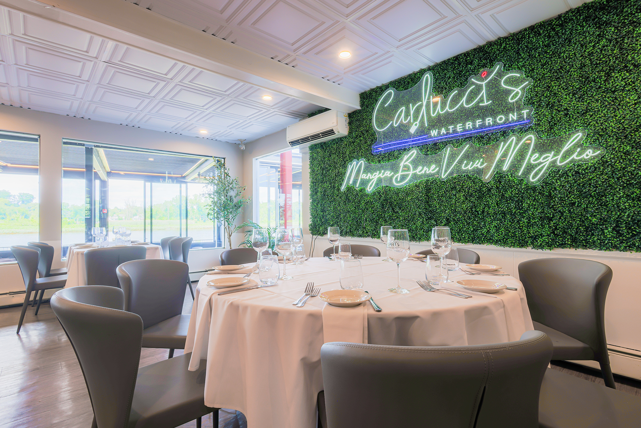 Carlucciswaterfront - Carlucci's Waterfront